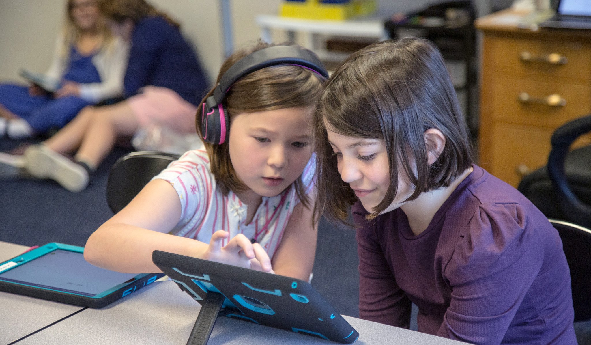 5 Ways to Welcome Girls to Computer Science